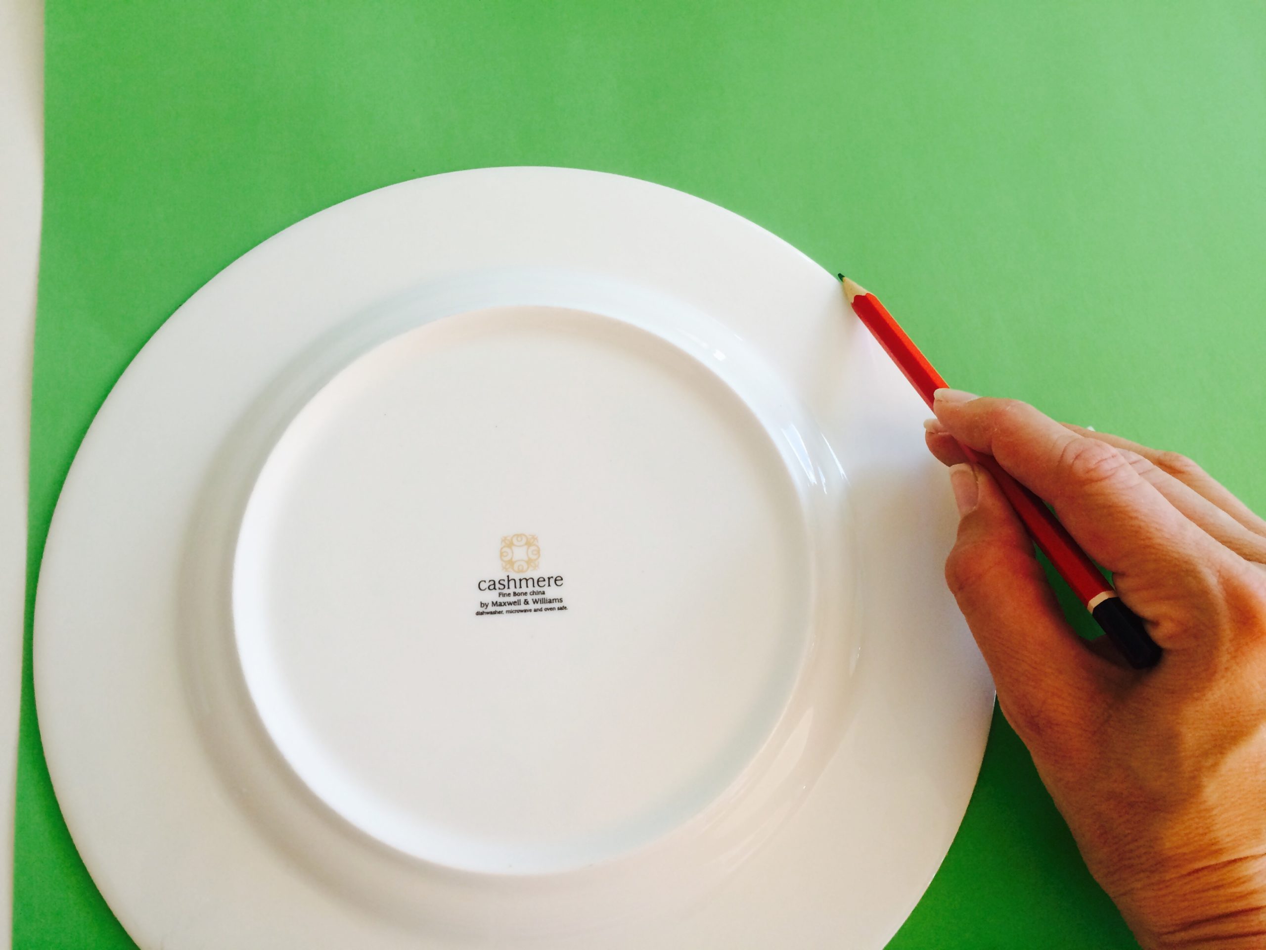 ANZAC Day Plate Tracing - School Mum