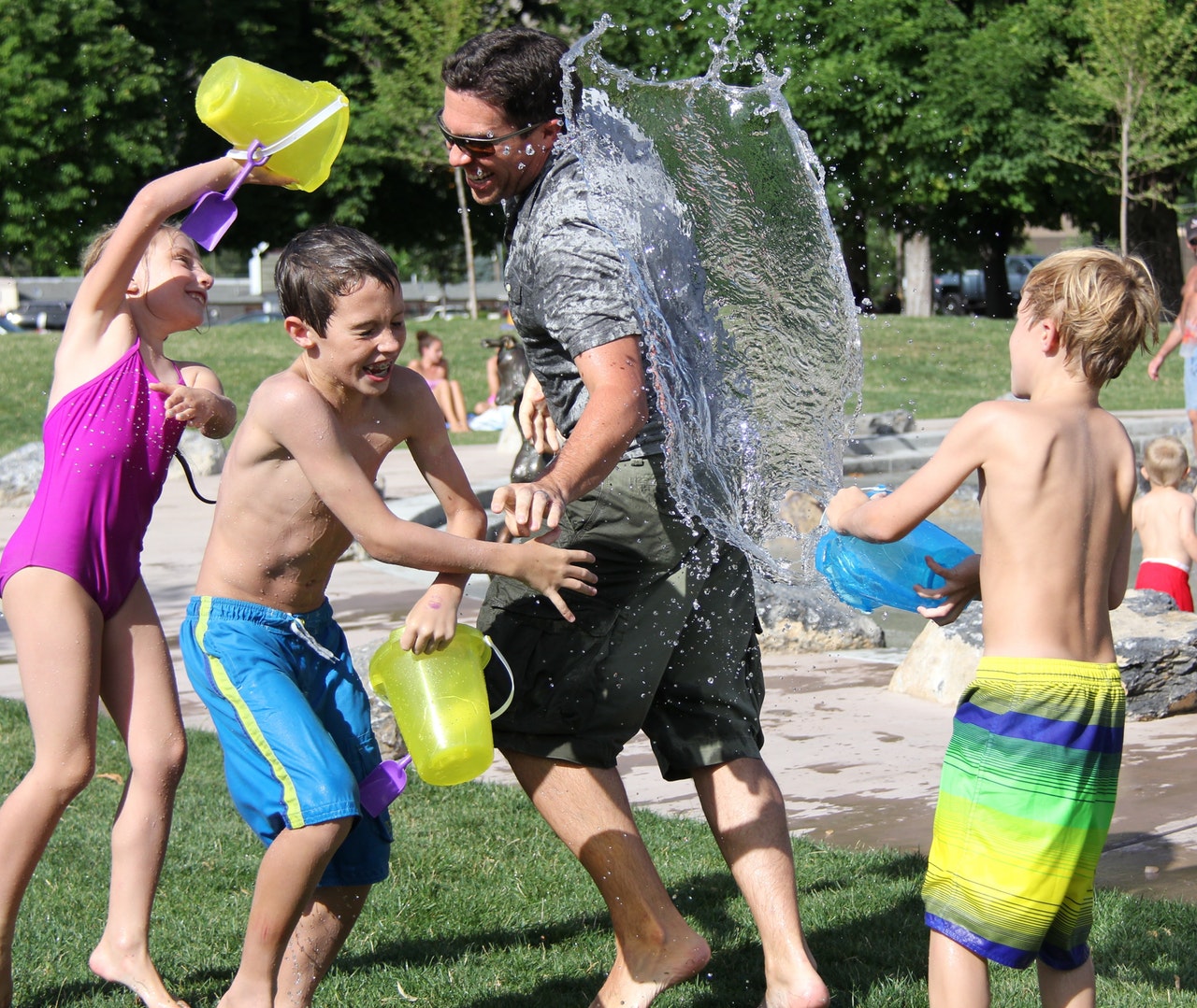 water-fight-children-water-play-51349 - School Mum